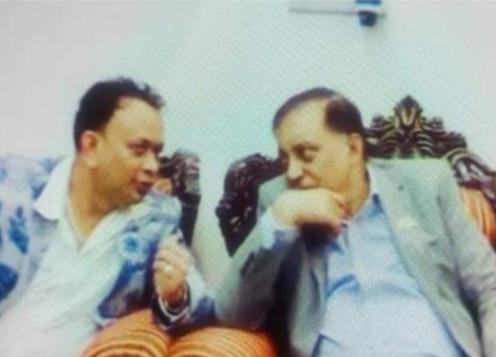 The home minister and the murder convict